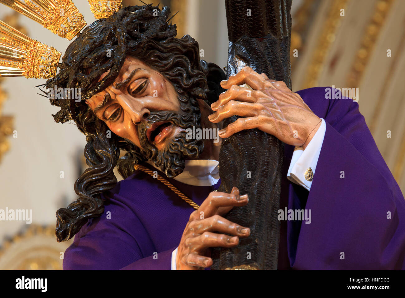 Man carrying cross hi-res stock photography and images - Alamy