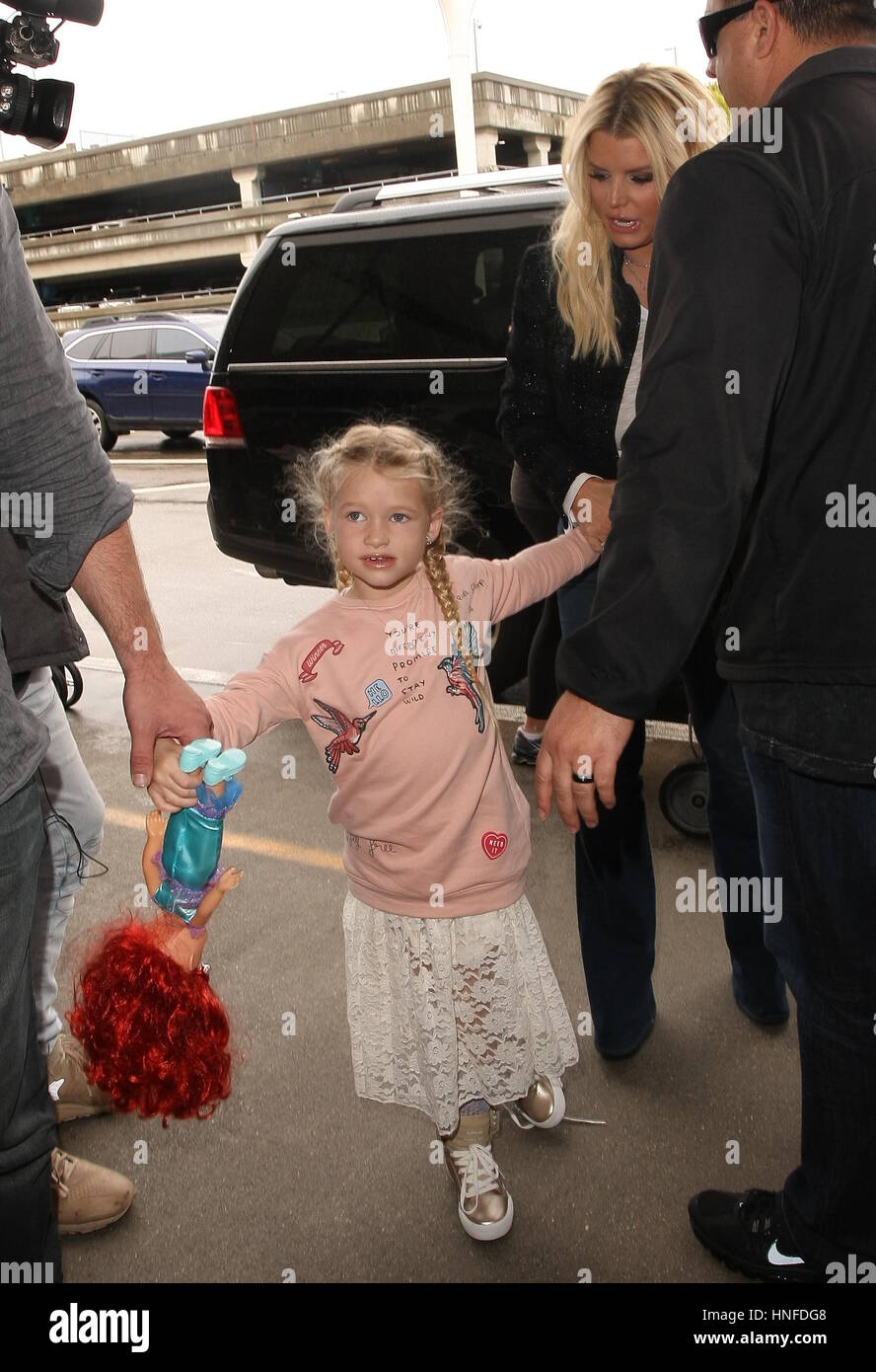 Jessica Simpson and her family arrive at Los Angeles International ...