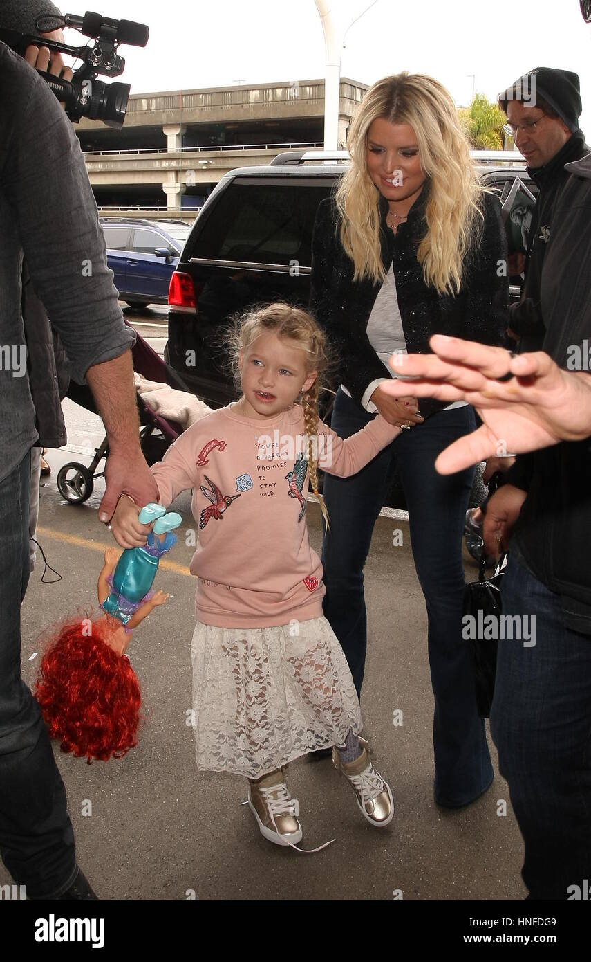 Jessica Simpson and her family arrive at Los Angeles International ...