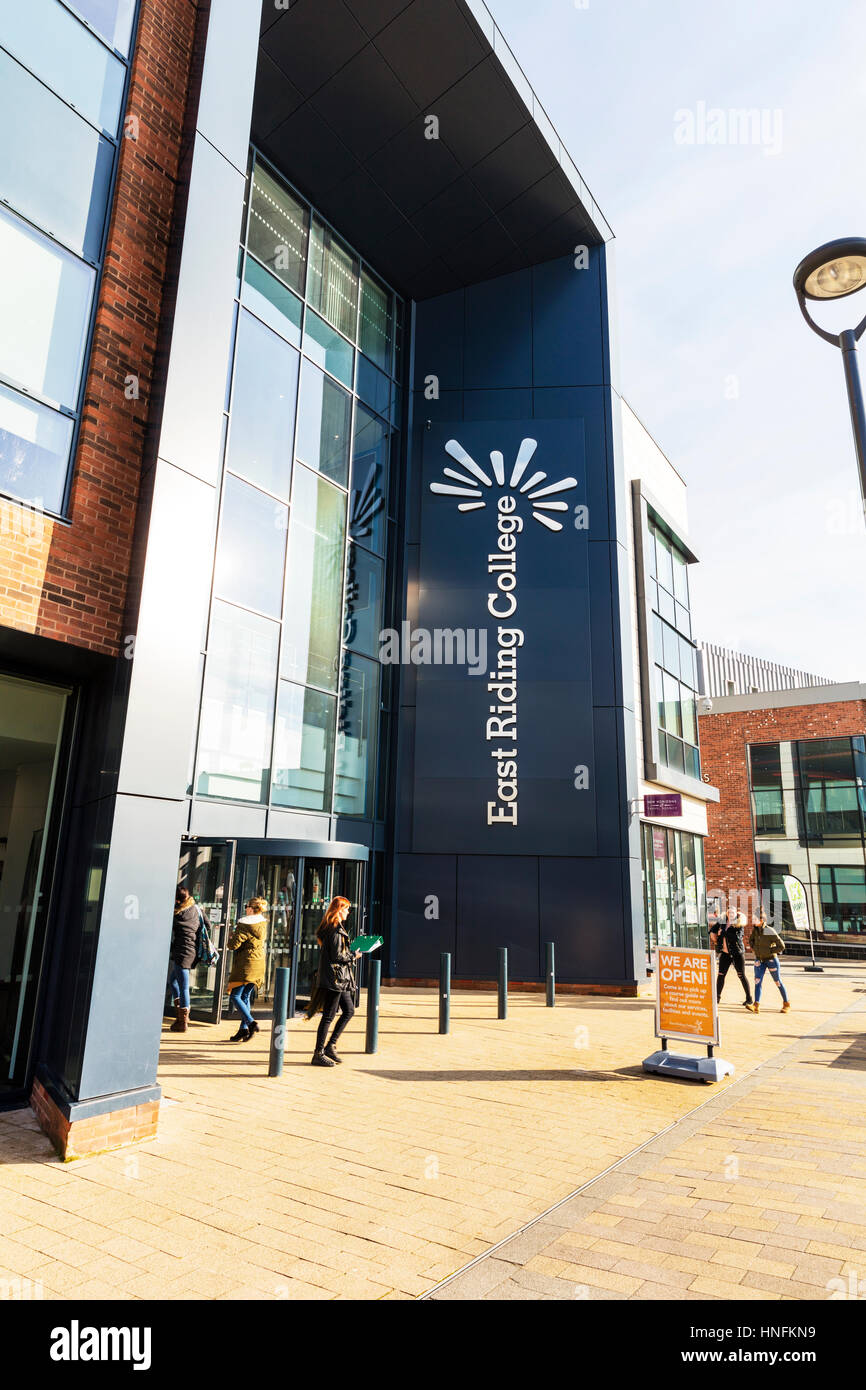 Further education college uk students hi-res stock photography and ...