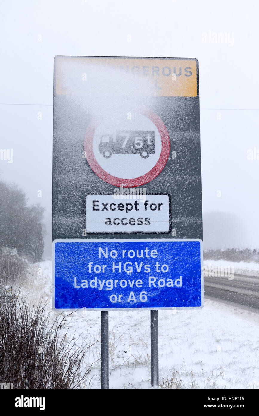 Steep roads winter road sign hi-res stock photography and images - Alamy