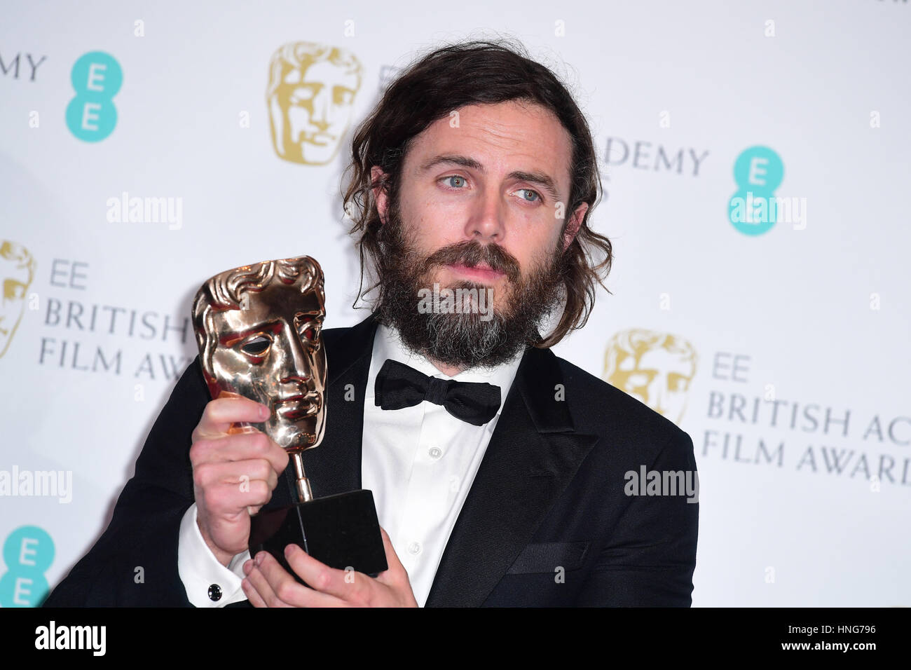 Casey Affleck with the award for Leading Actor for the film Manchester ...