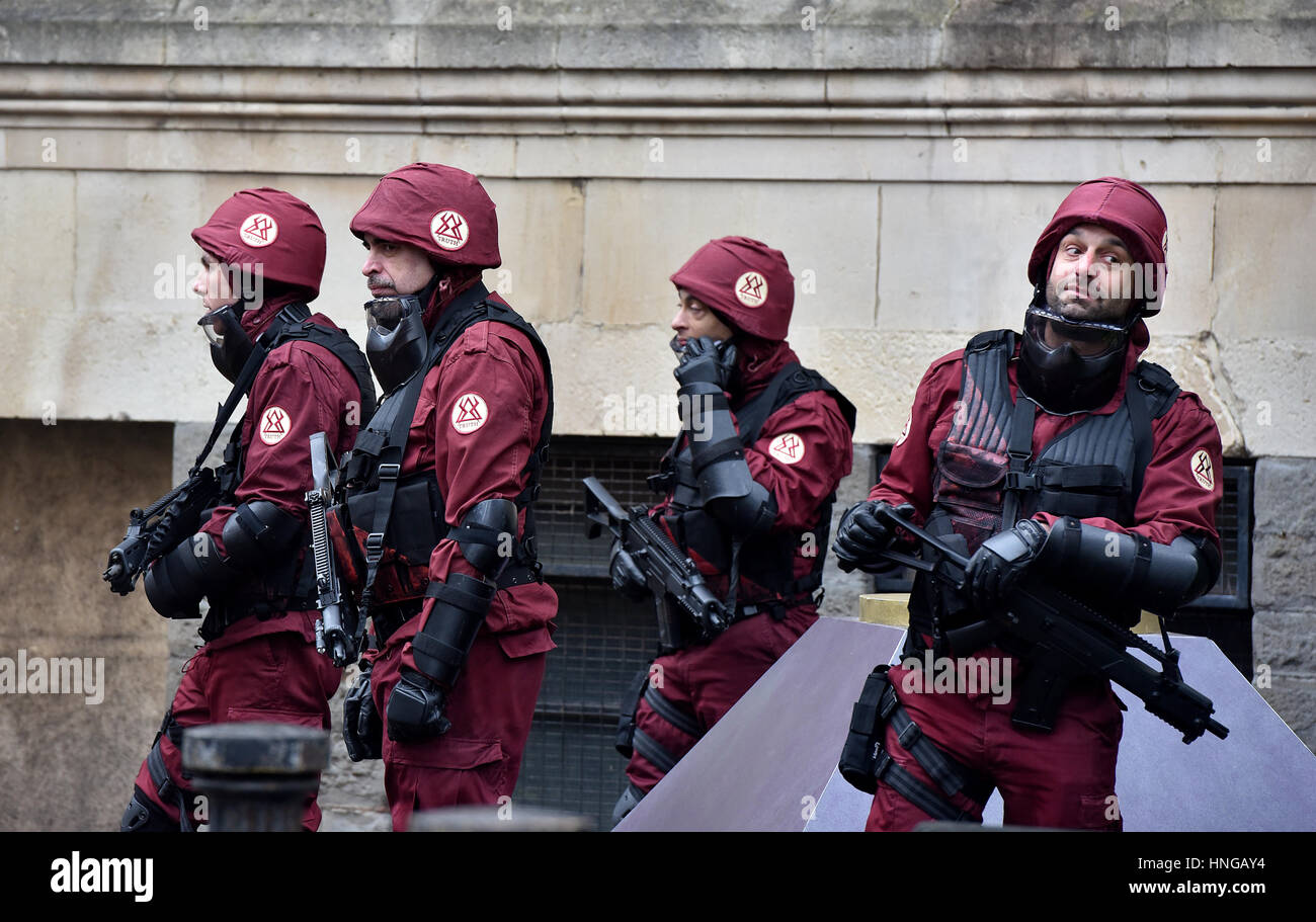 DOCTOR WHO series ten being filmed in Cardiff Bay Stock Photo - Alamy