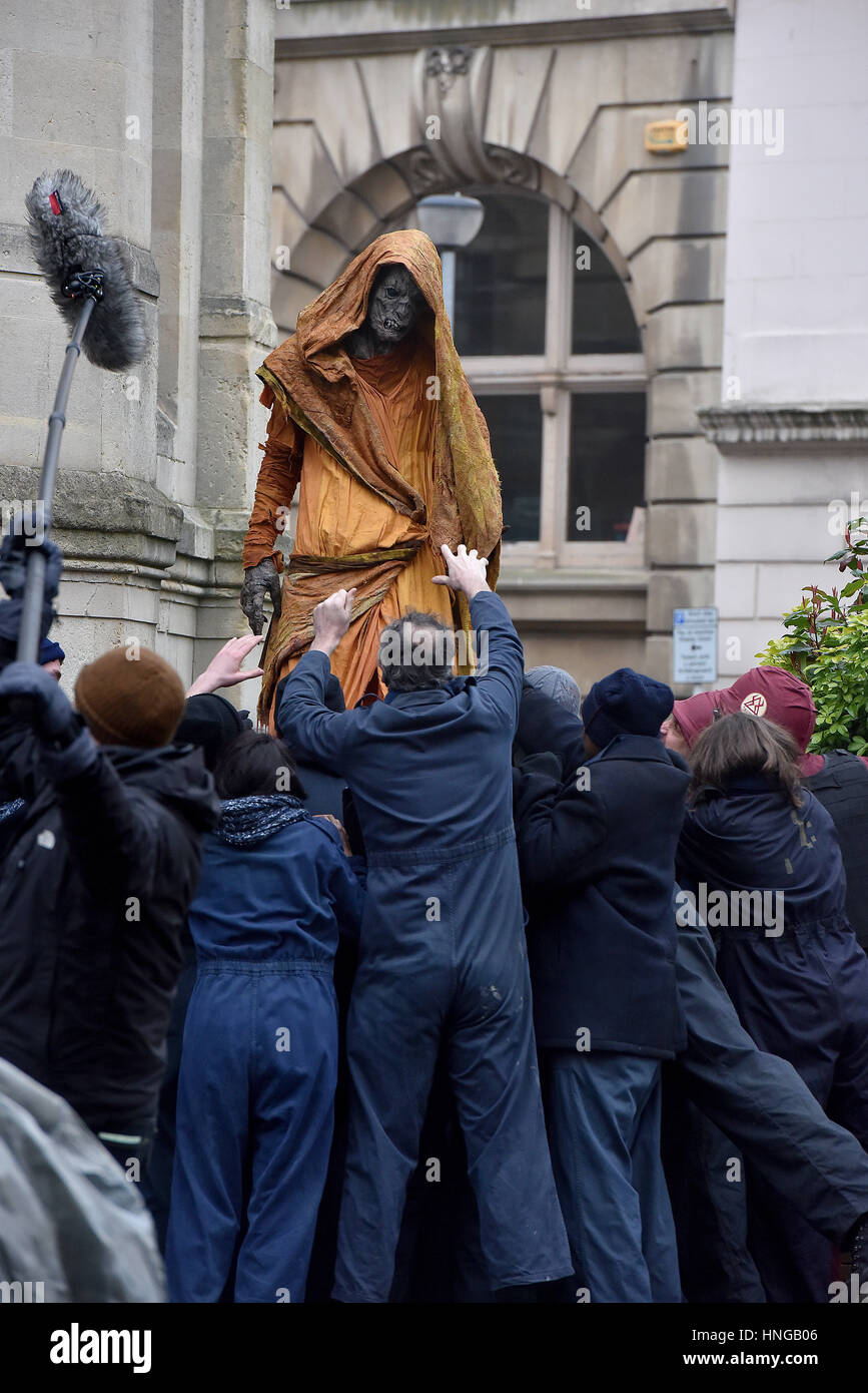 DOCTOR WHO series ten being filmed in Cardiff Bay Stock Photo - Alamy