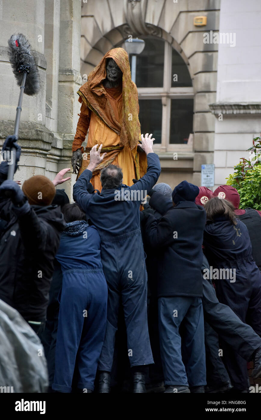 DOCTOR WHO series ten being filmed in Cardiff Bay Stock Photo - Alamy