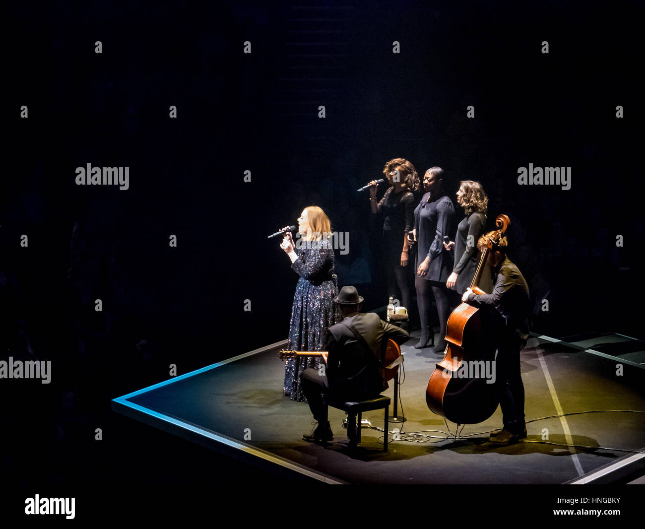 Adele in the spotlight with her band at Manchester Arena Stock Photo ...