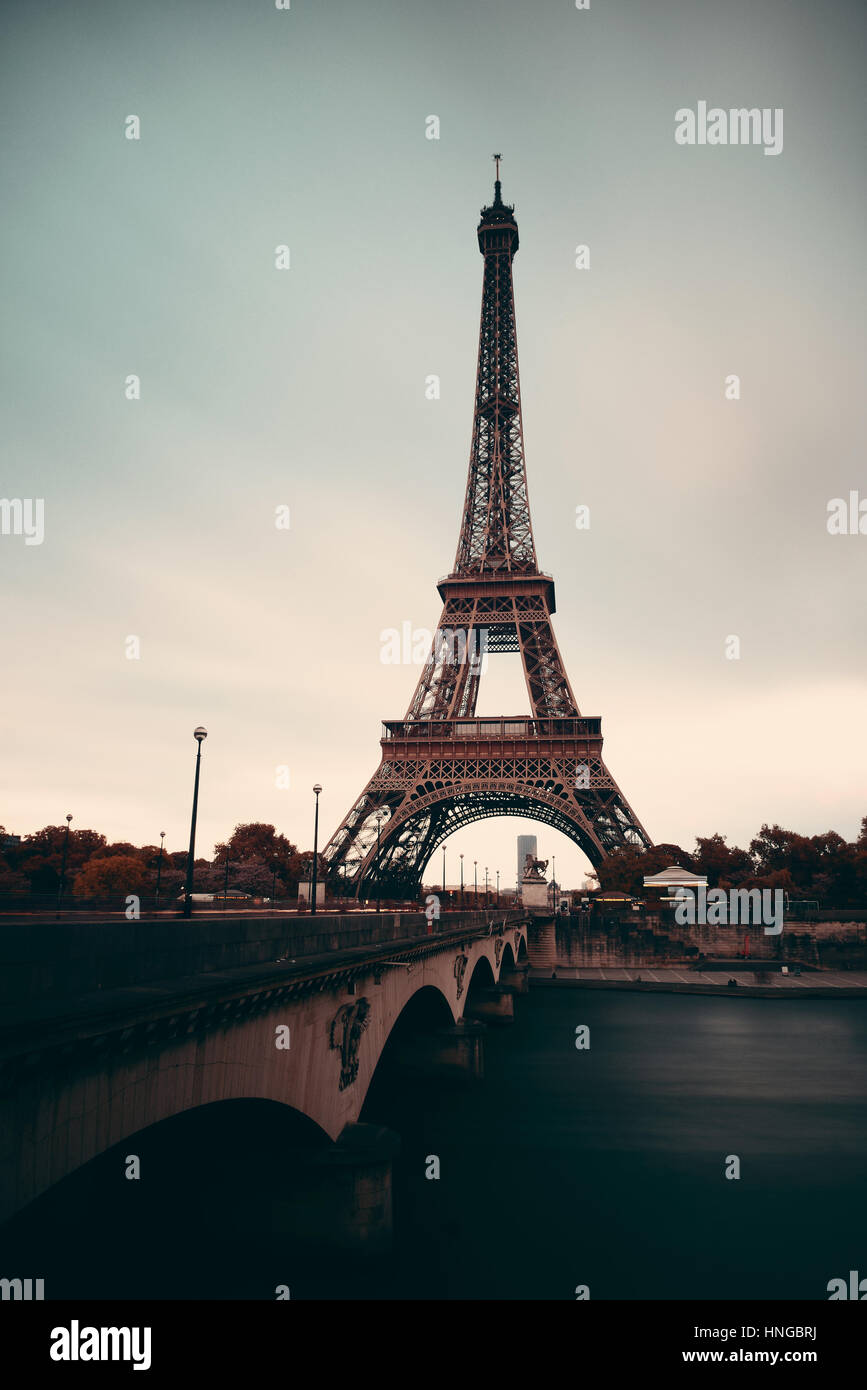 Eiffel tower bridge hi-res stock photography and images - Alamy