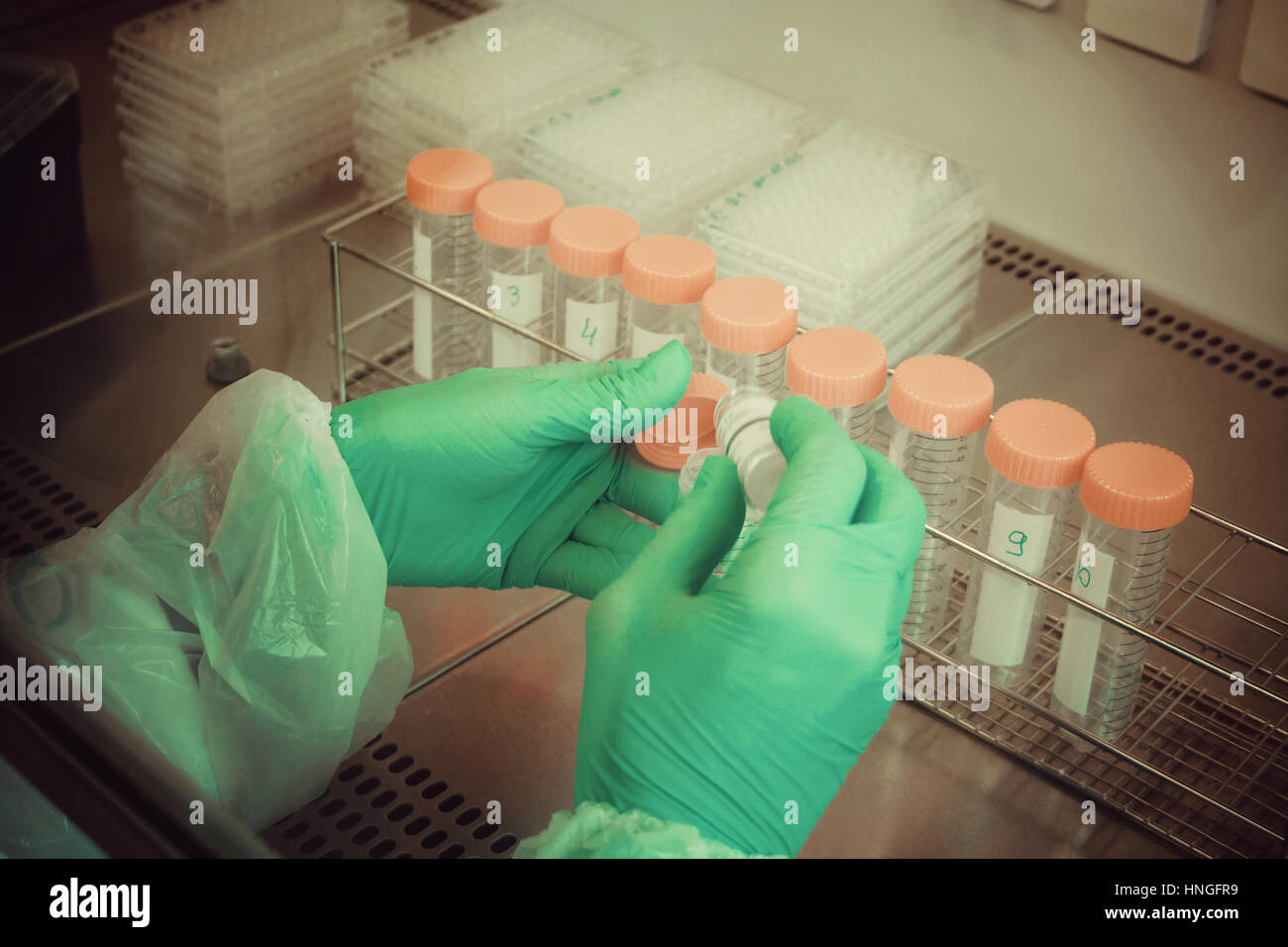 Analysis laboratory hi-res stock photography and images - Alamy