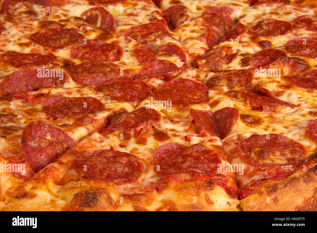 close up of whole sliced pepperoni pizza Stock Photo - Alamy