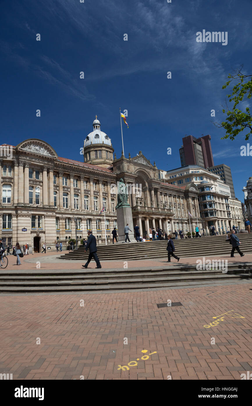 The statue of Queen Victoria in front of The Council House Birmingham ...