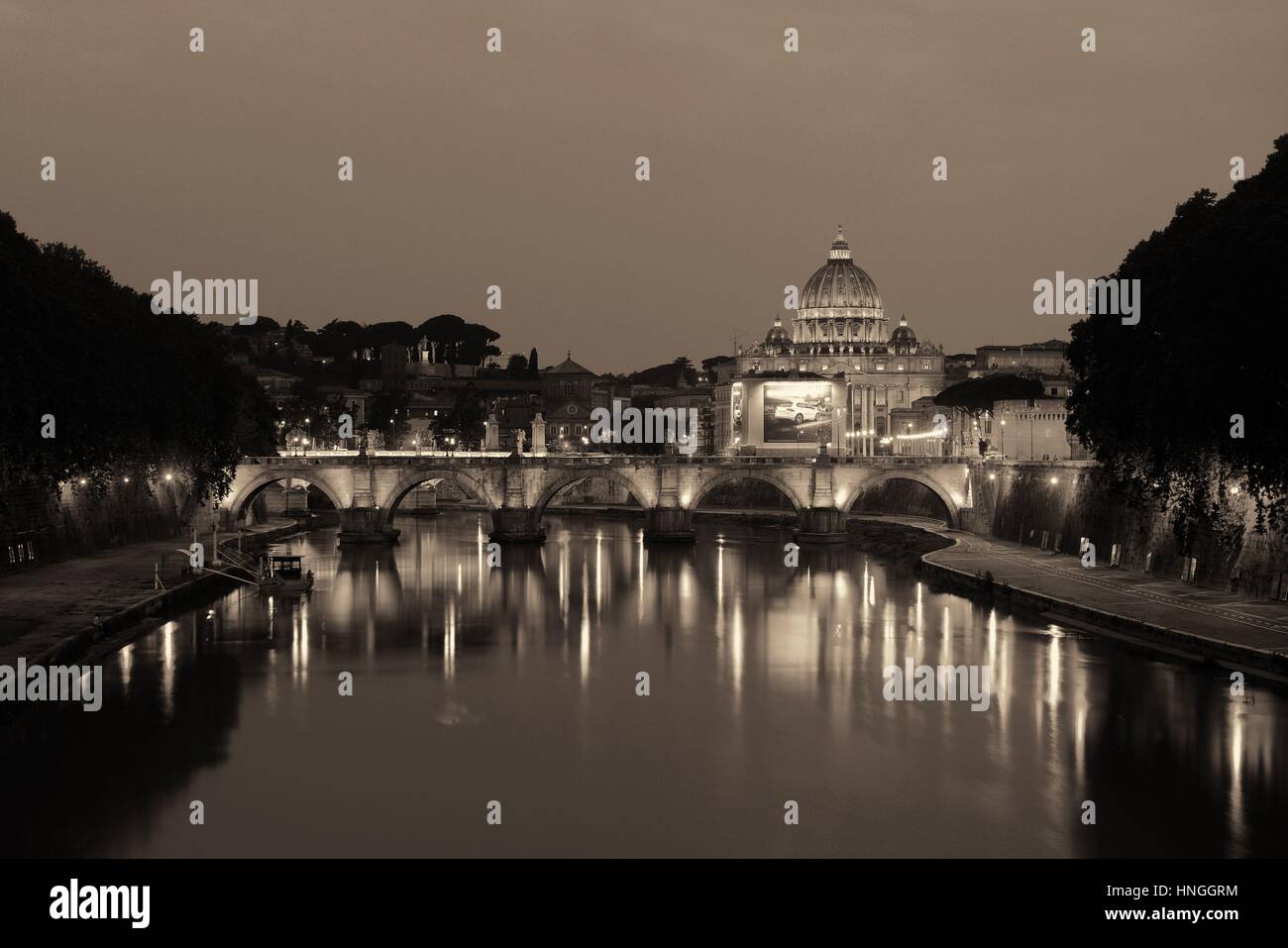 The tiber river and the vatican in rome hi-res stock photography and ...