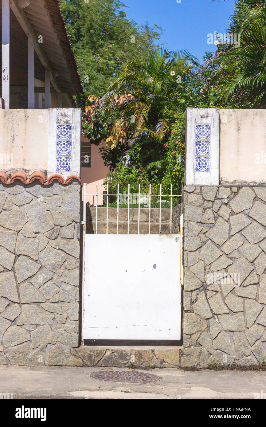 Colonial gate hi-res stock photography and images - Alamy