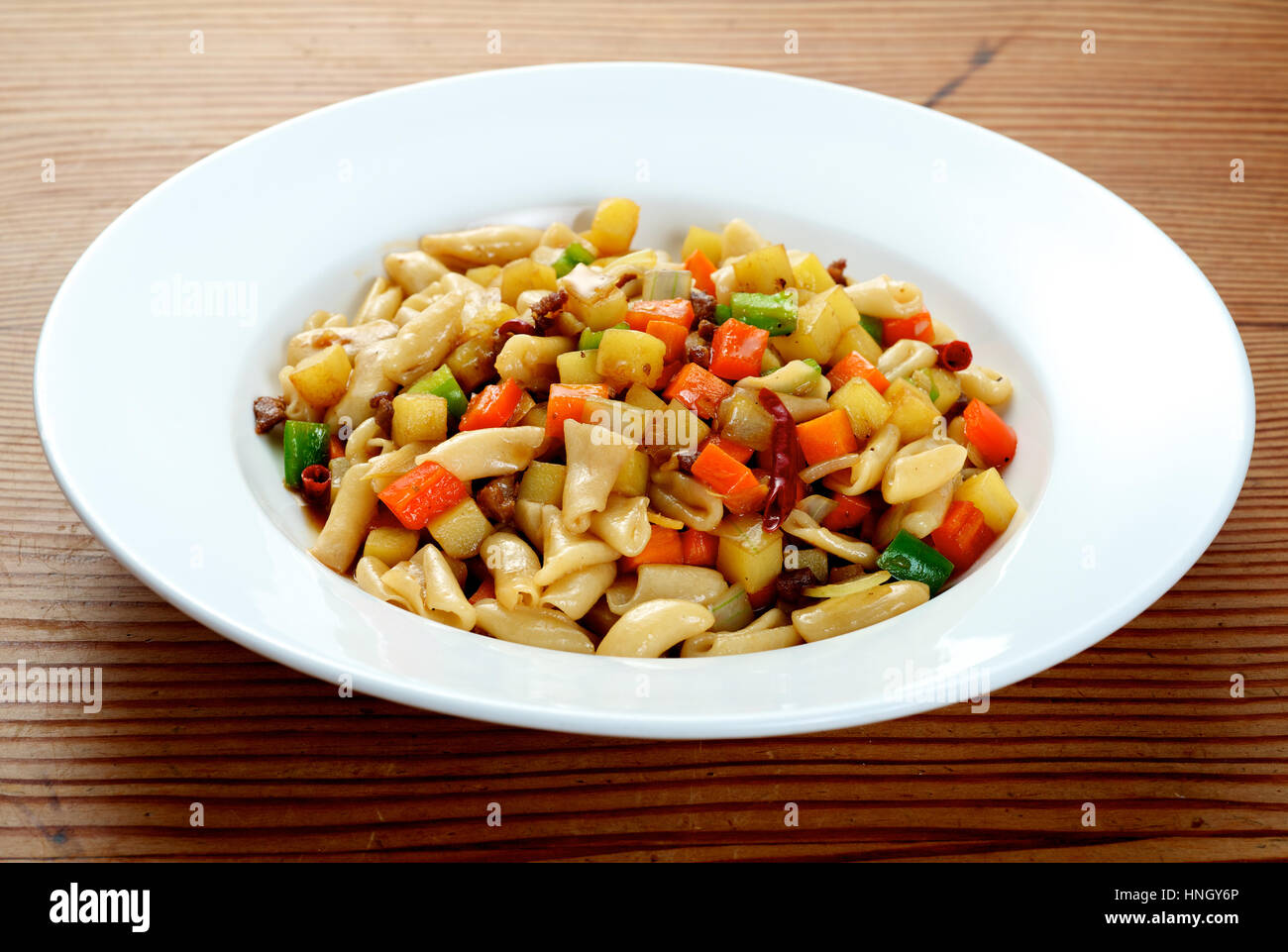 Chinese pasta hi-res stock photography and images - Alamy