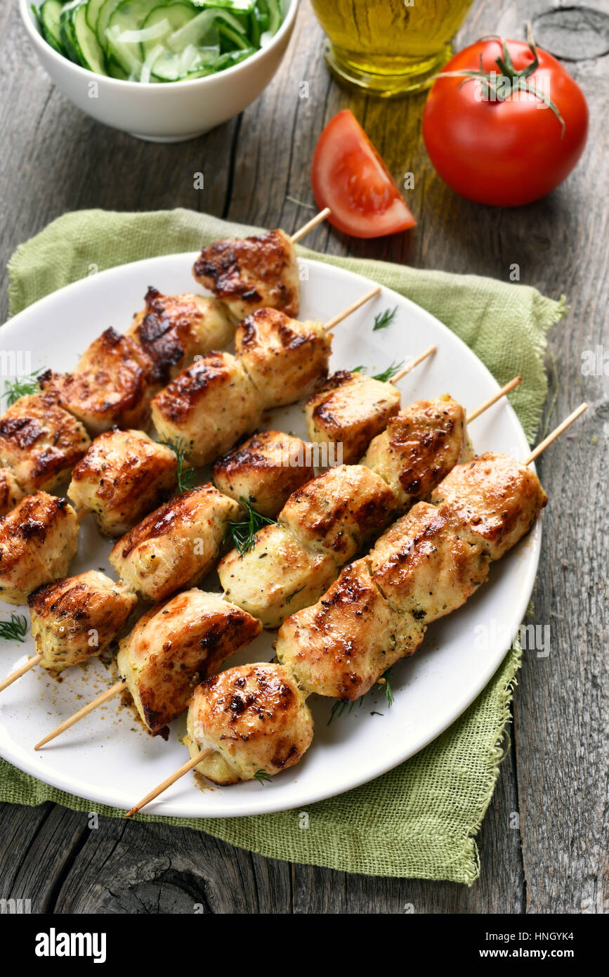 Chicken kebab and fresh vegetables, country style Stock Photo - Alamy