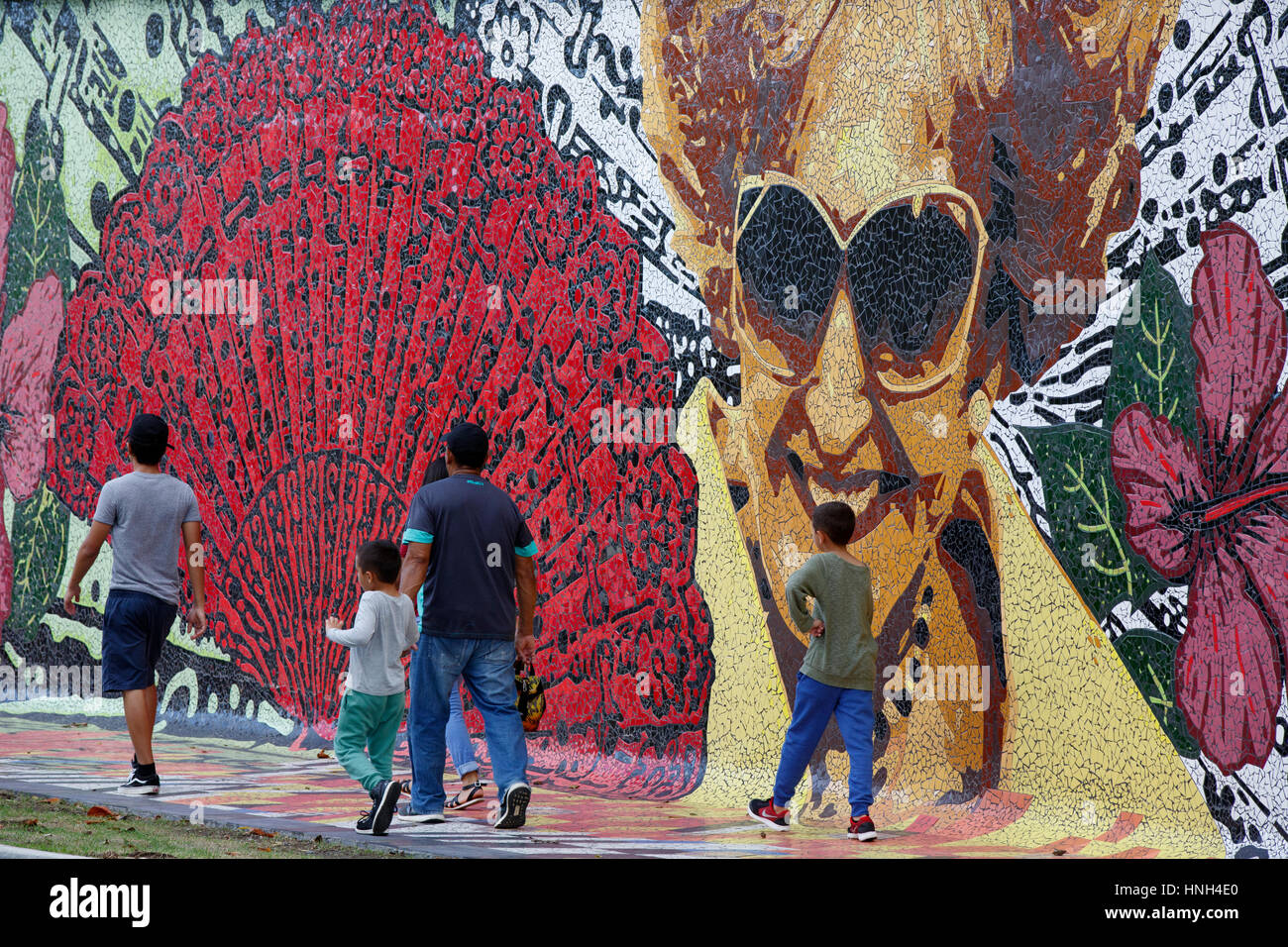 A family walks past a mural, San Juan, Puerto Rico Stock Photo - Alamy