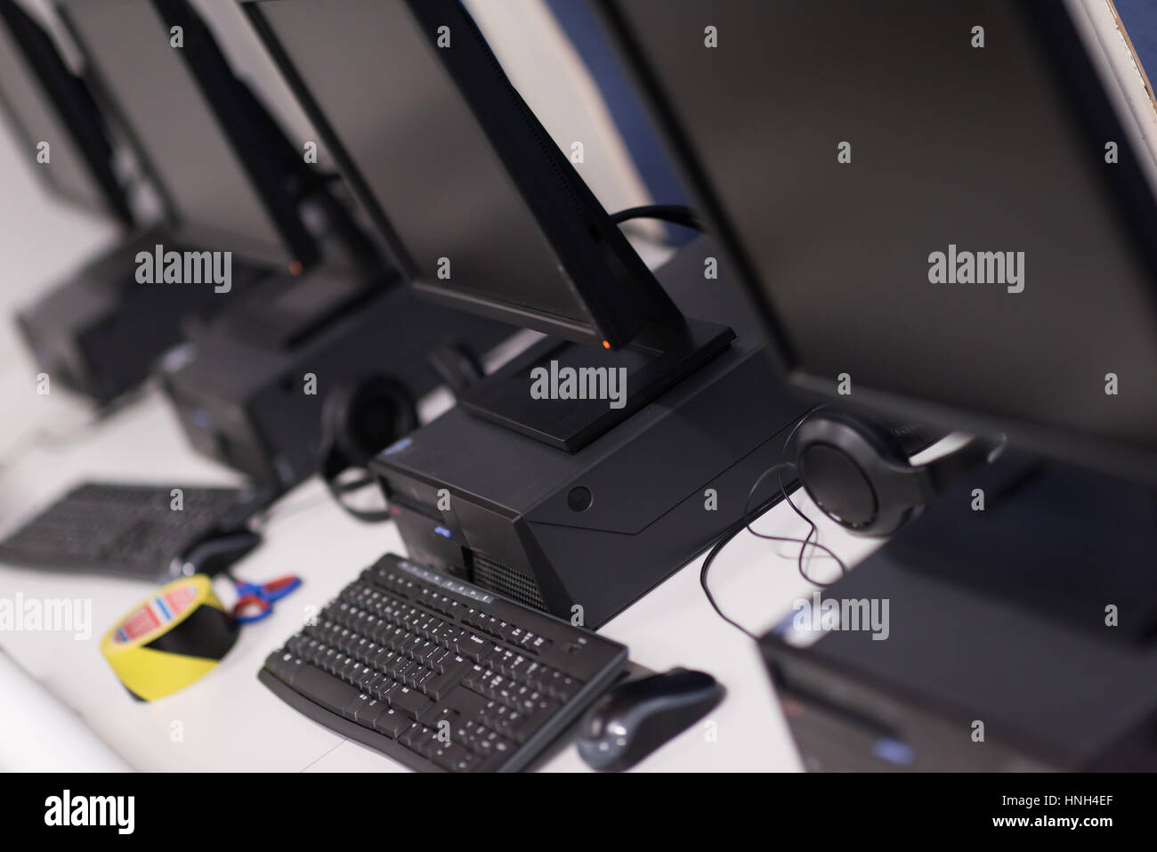 Computer Lab,Neatly placed rows of computer Stock Photo - Alamy