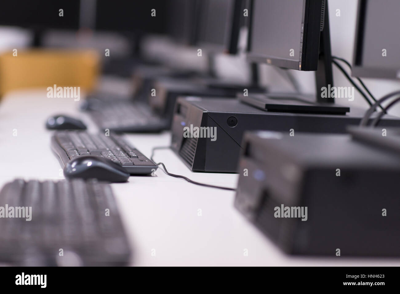 Computer Lab,Neatly placed rows of computer Stock Photo - Alamy