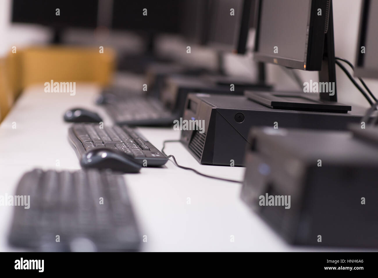 Computer Lab,Neatly placed rows of computer Stock Photo - Alamy