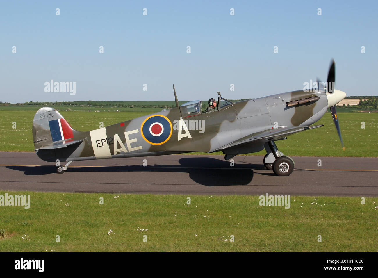 World war ii spitfire fighter hi-res stock photography and images - Alamy