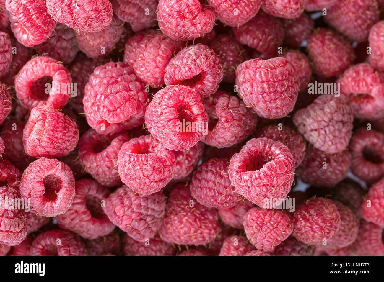 Sweet red raspberries background Stock Photo - Alamy