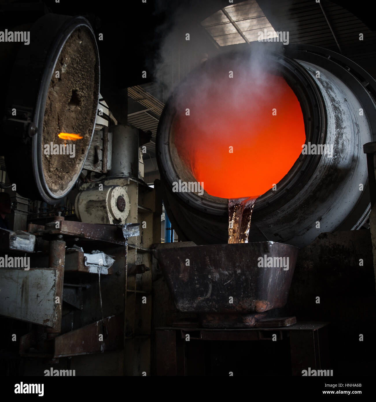 Hot steel pouring in steel plant, iron, aluminium Stock Photo - Alamy