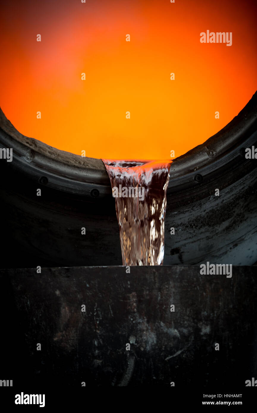 Hot steel pouring in steel plant, iron, aluminium Stock Photo - Alamy