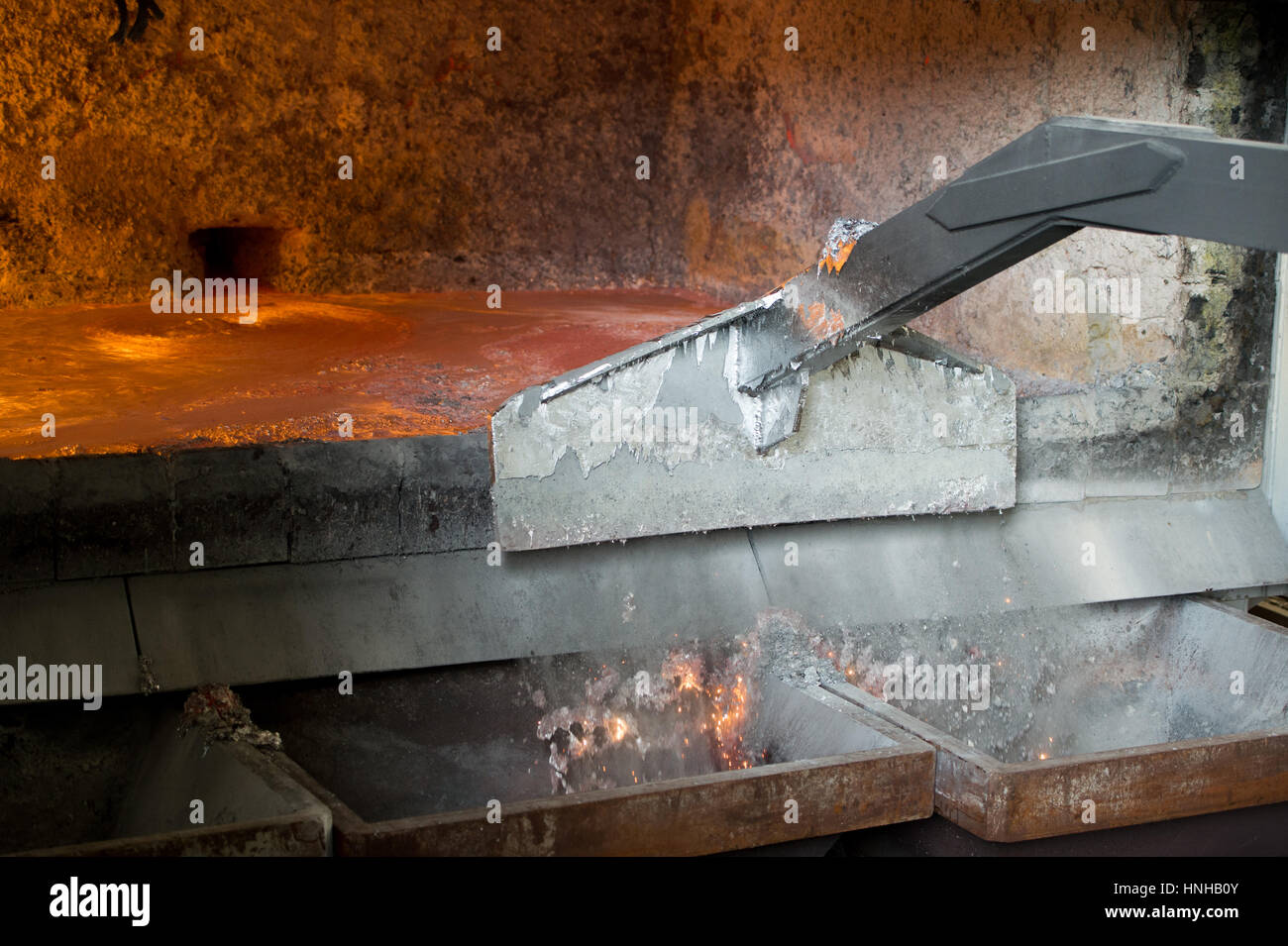 Hot steel pouring in steel plant, iron, aluminium Stock Photo - Alamy