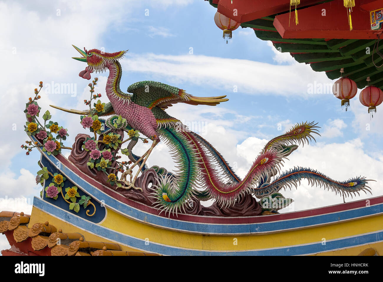Sculpture top roof buddhist temple hi-res stock photography and images ...