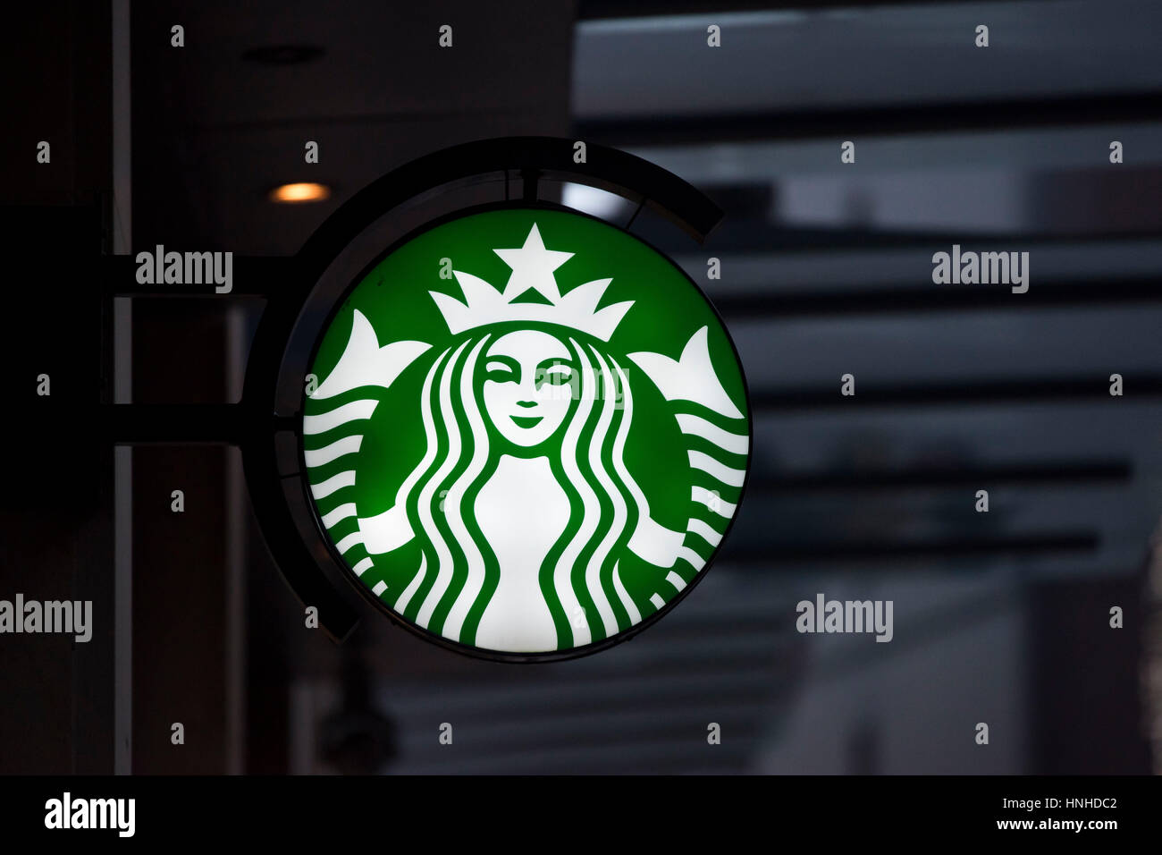 Starbucks sign logo hi-res stock photography and images - Alamy