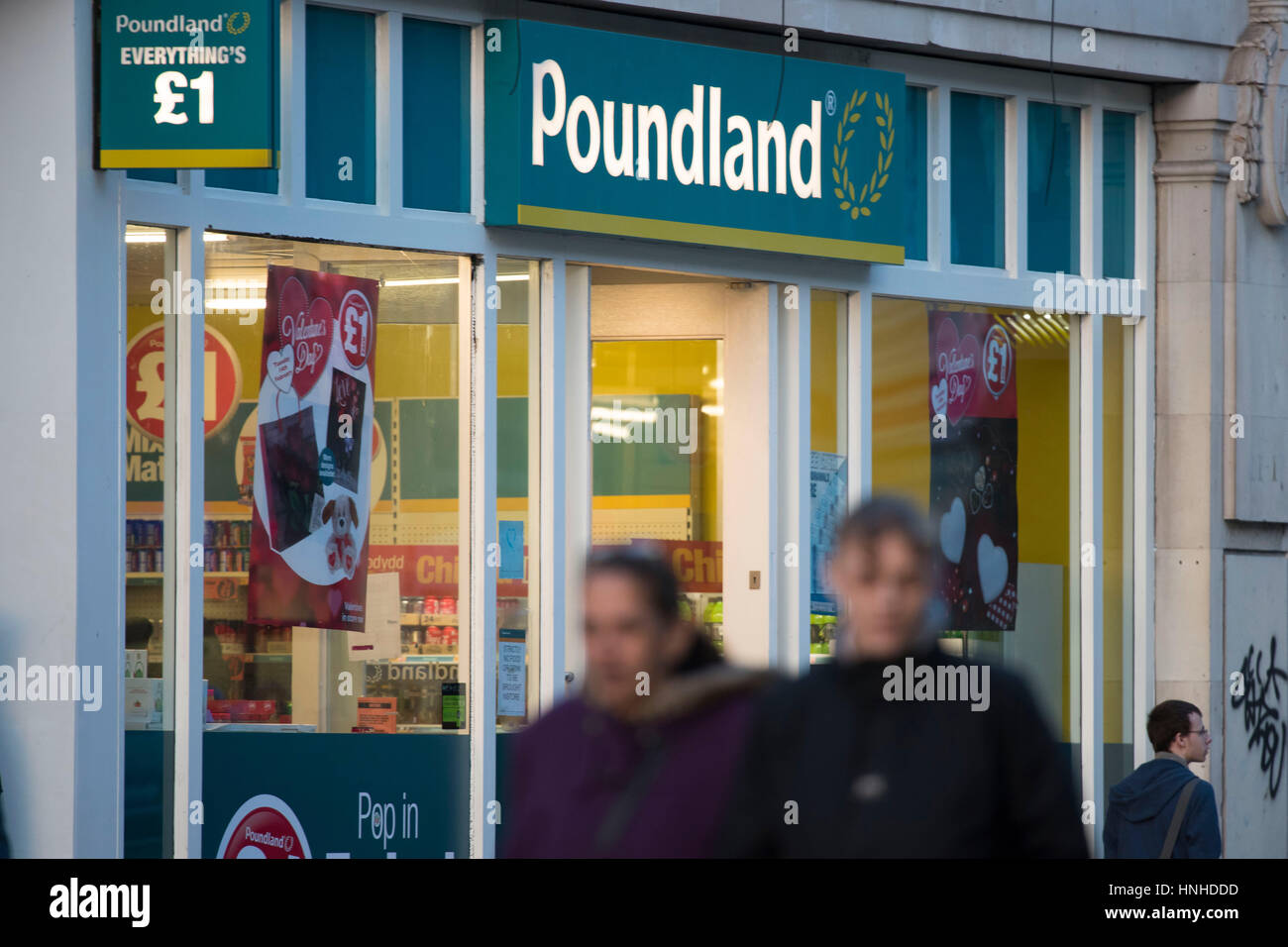 Poundland store sign logo Stock Photo - Alamy