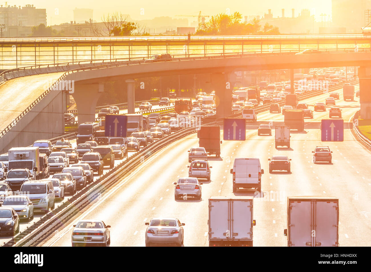 Heavy traffic on freeway hi-res stock photography and images - Alamy