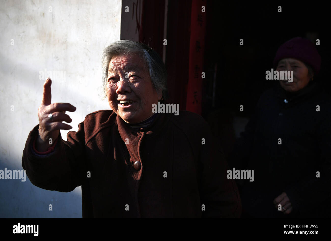 Liu'an, China's Anhui Province. 13th Feb, 2017. An elder chats with ...