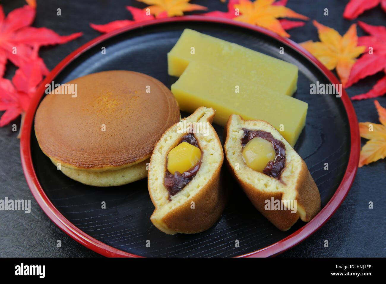 Dorayaki hi-res stock photography and images - Alamy