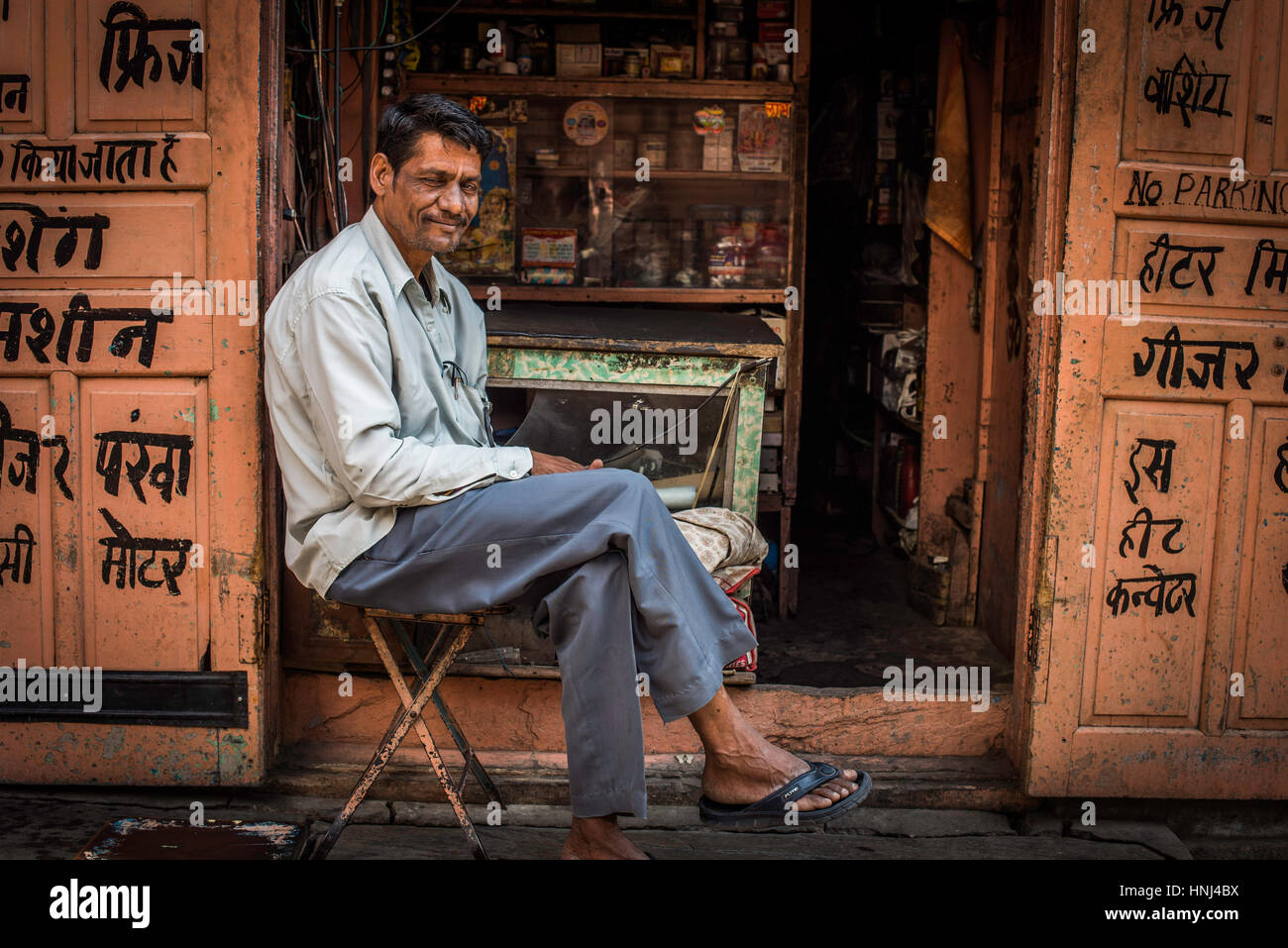 Man sitting outside store hi-res stock photography and images - Alamy