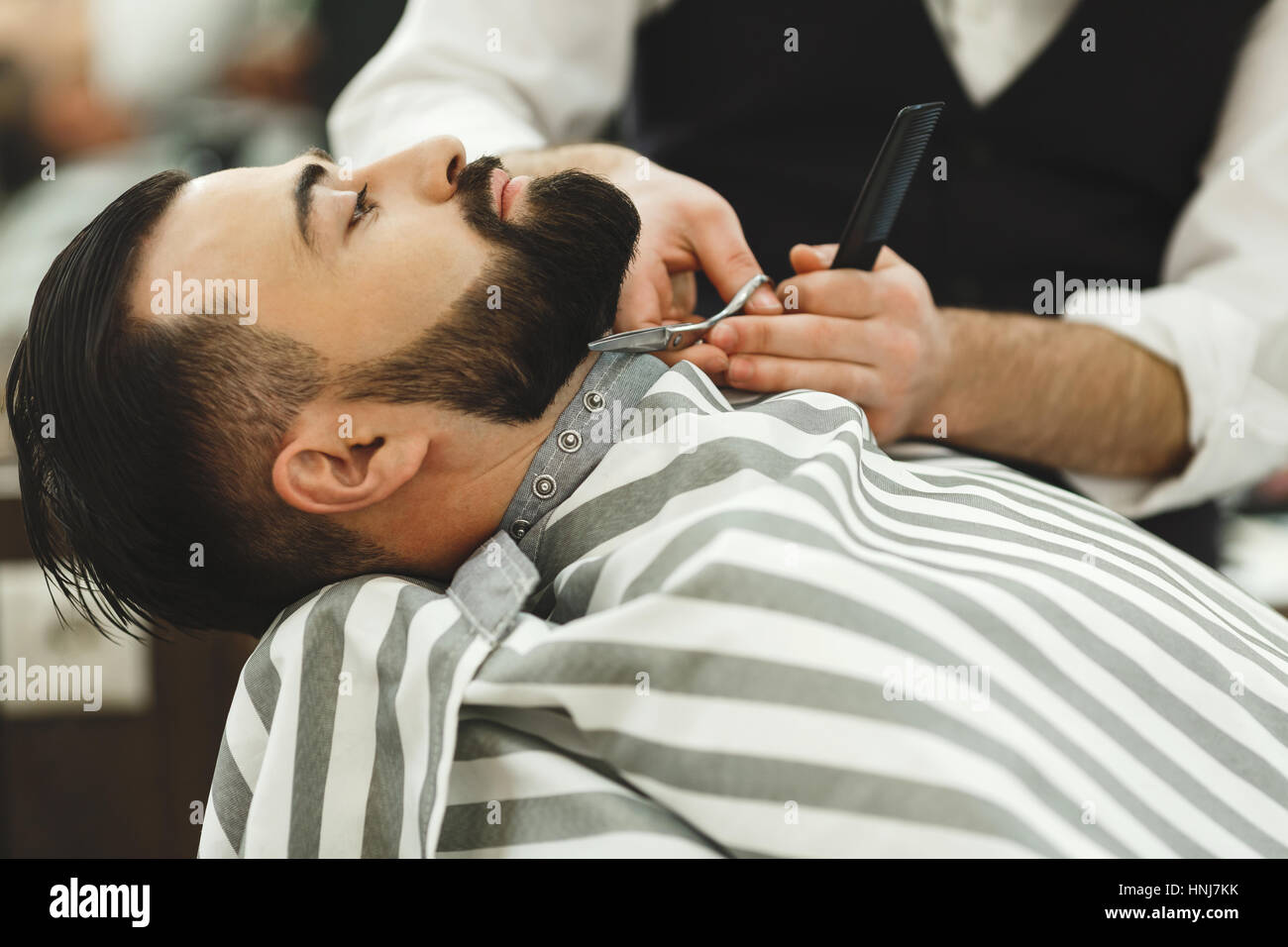 Barber making a beard Stock Photo - Alamy