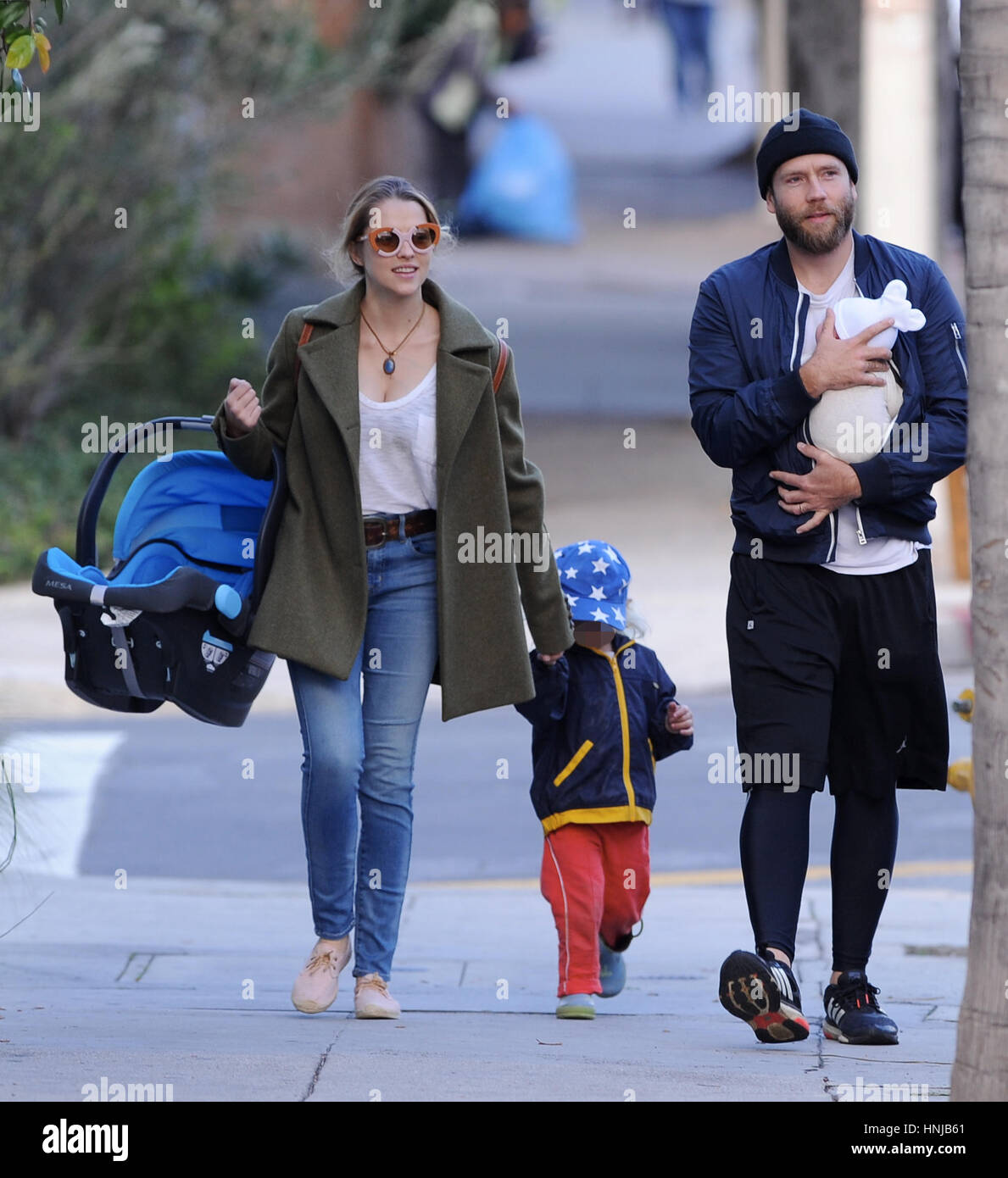 Teresa Palmer leaves Cafe Gratitude at Larchmont Village with husband ...