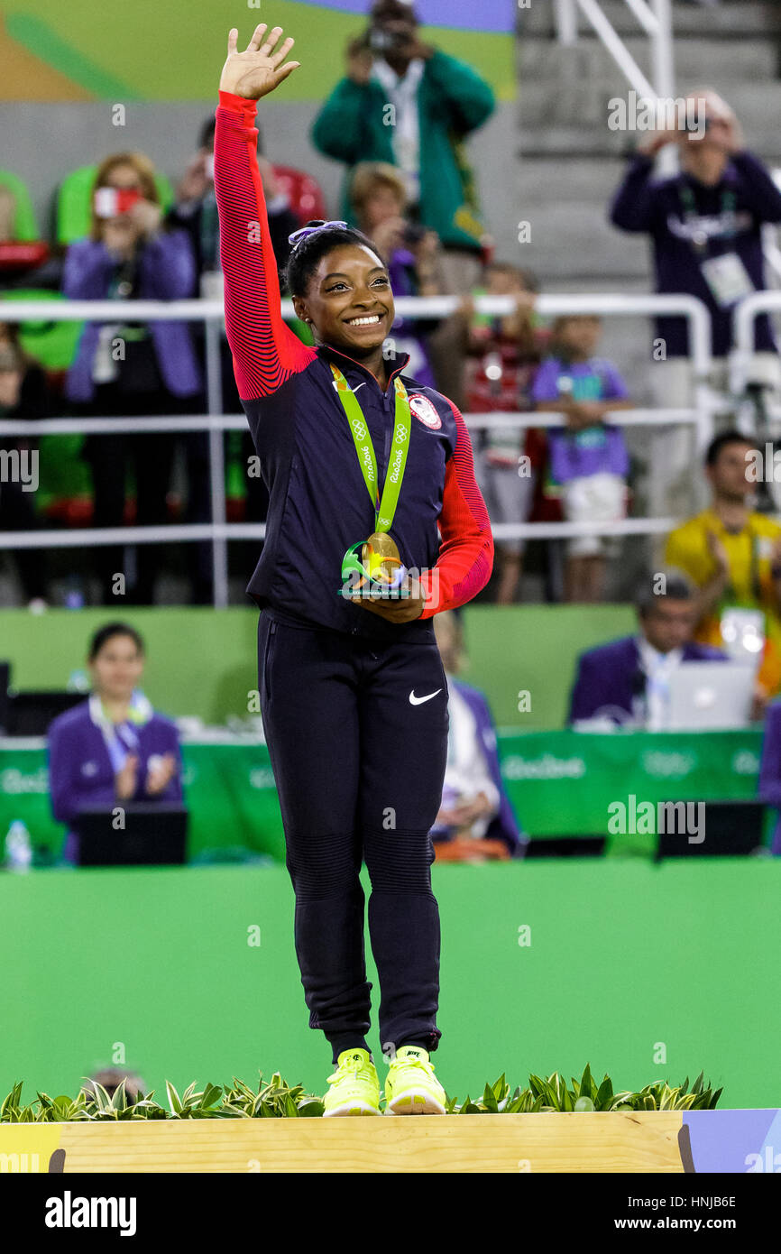 2016 rio gymnastics medal ceremony hi-res stock photography and images ...