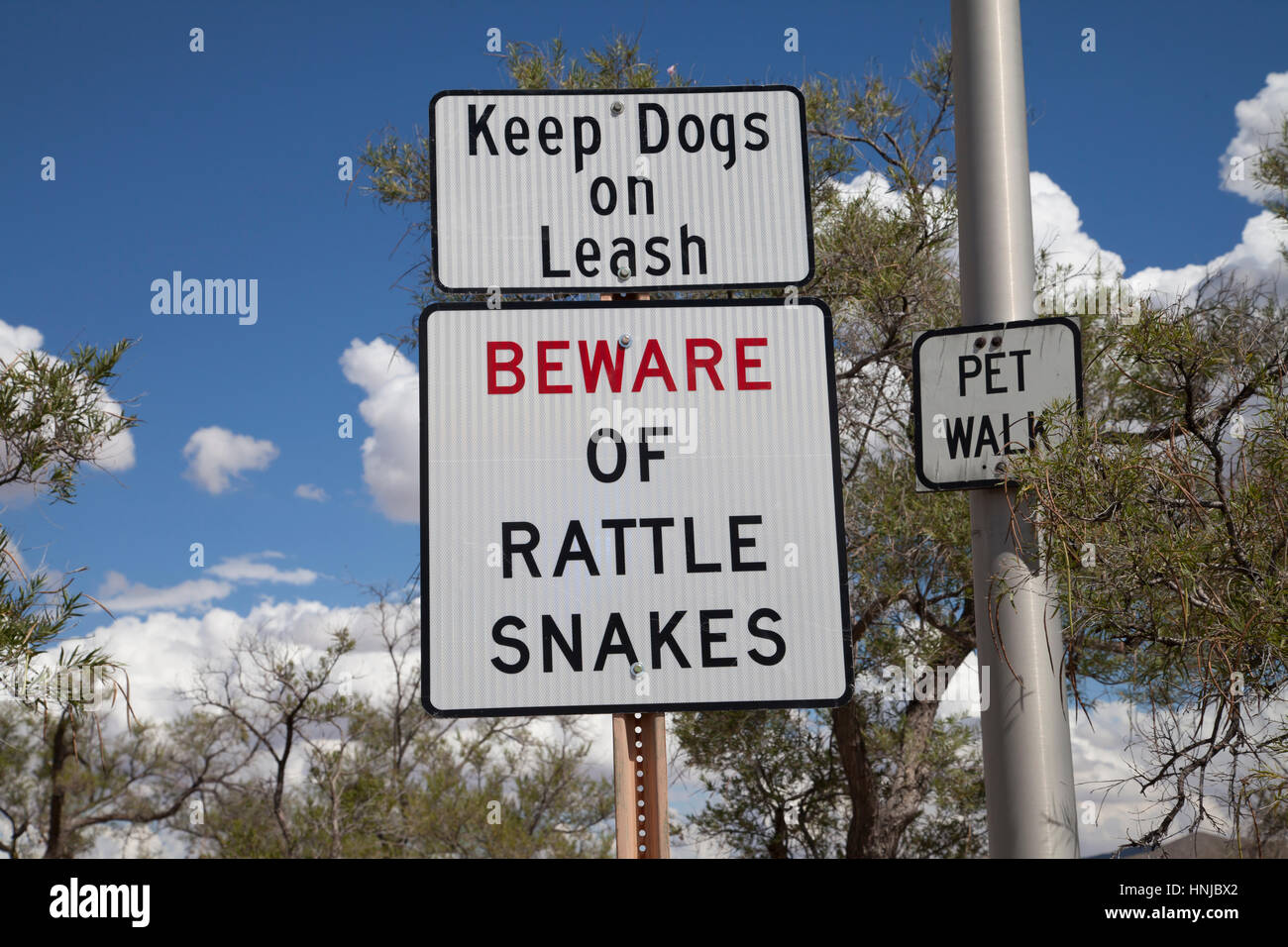 Sign warning hikers to beware of rattlesnakes Stock Photo - Alamy