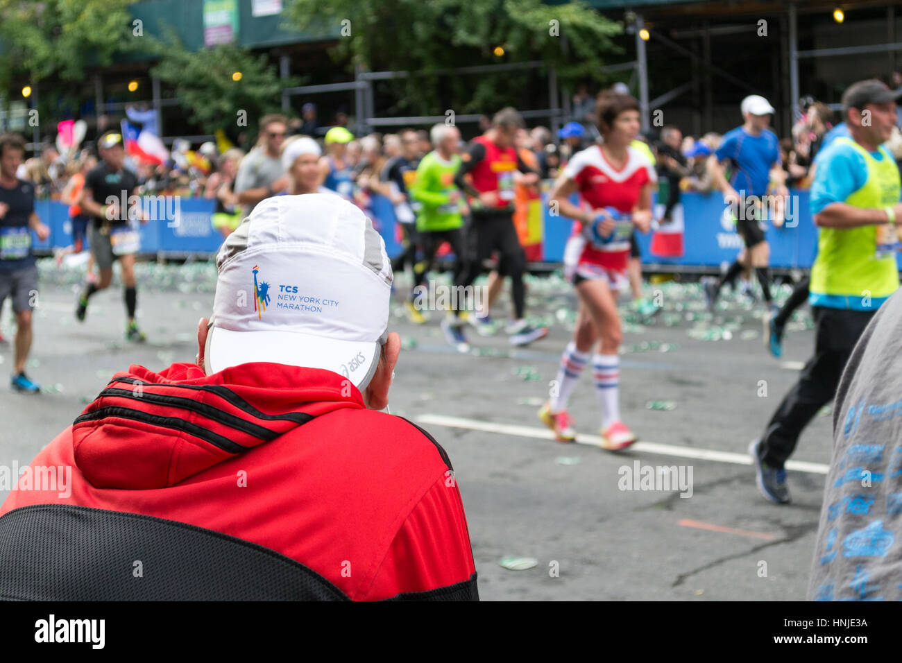 The NYC Marathon is the largest marathon in the world and passes ...