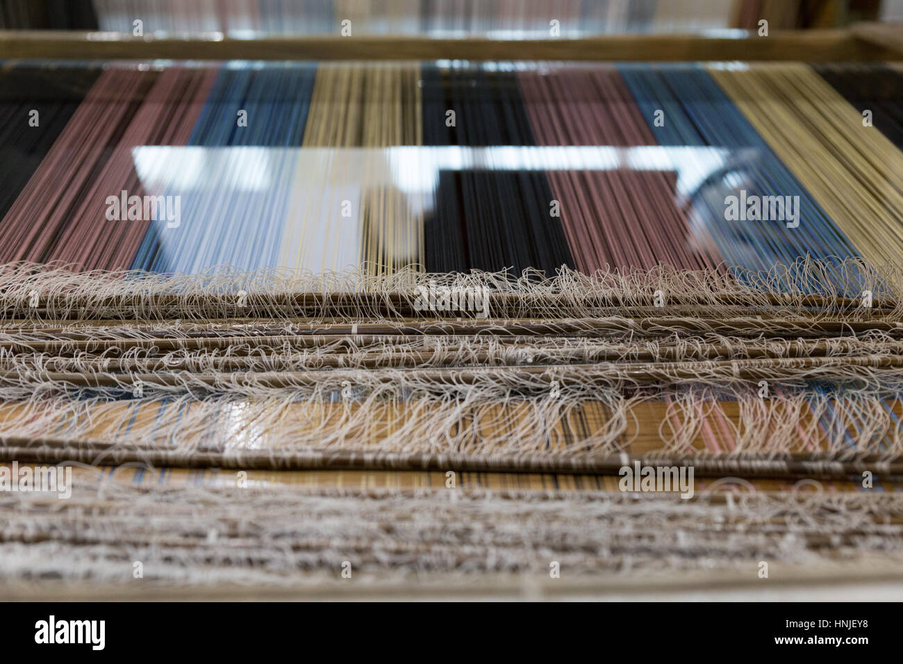 traditional hand-weaving loom being used to make cloth Stock Photo - Alamy