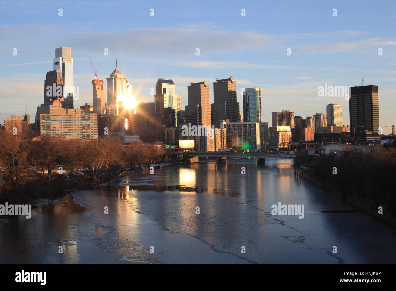 Philadelphia skyline winter hi-res stock photography and images - Alamy