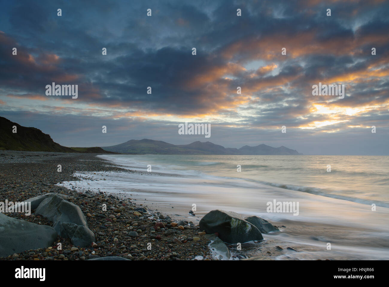 Dinas dinlle beach hi-res stock photography and images - Alamy