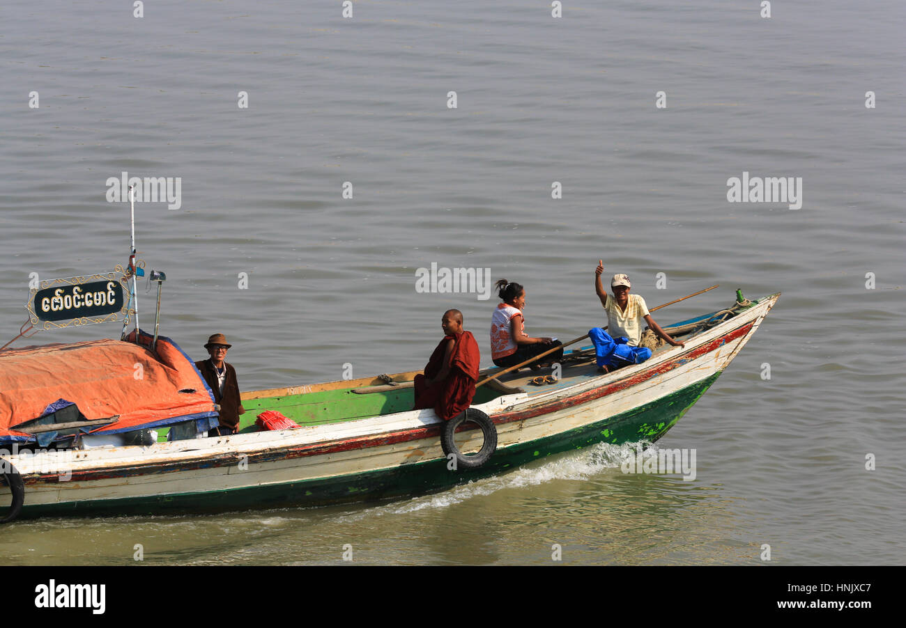 Small ferry boat hi-res stock photography and images - Alamy