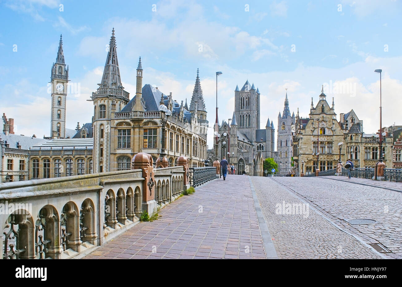 The Sint-Michielsbrug bridge is the nice place to enjoy the landmarks ...