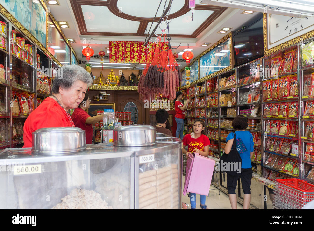 Chinese shopkeeper hi-res stock photography and images - Alamy