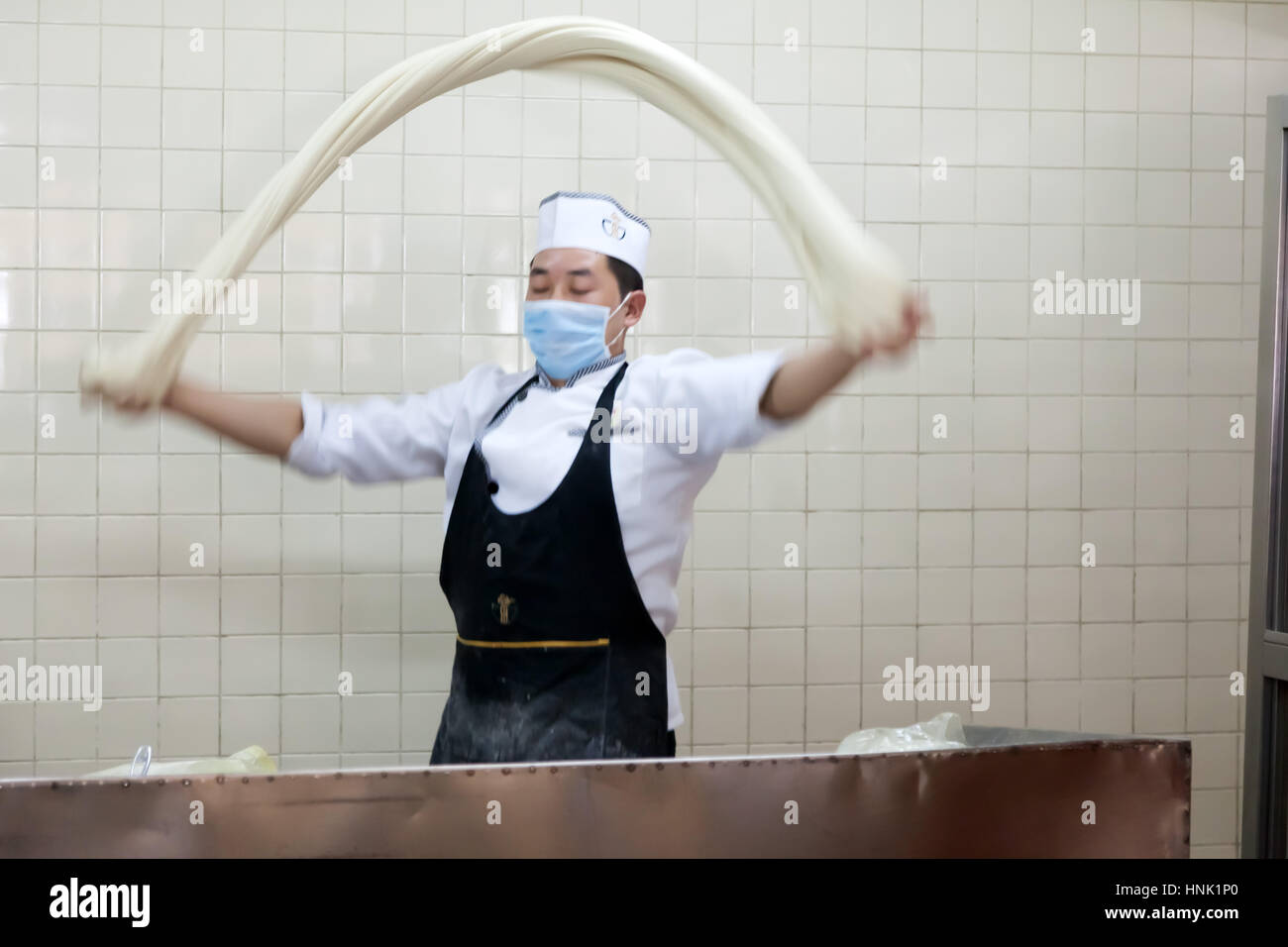 Chef making hand pulled noodles. Noodle restaurant, Ürumqi, Xinjiang ...