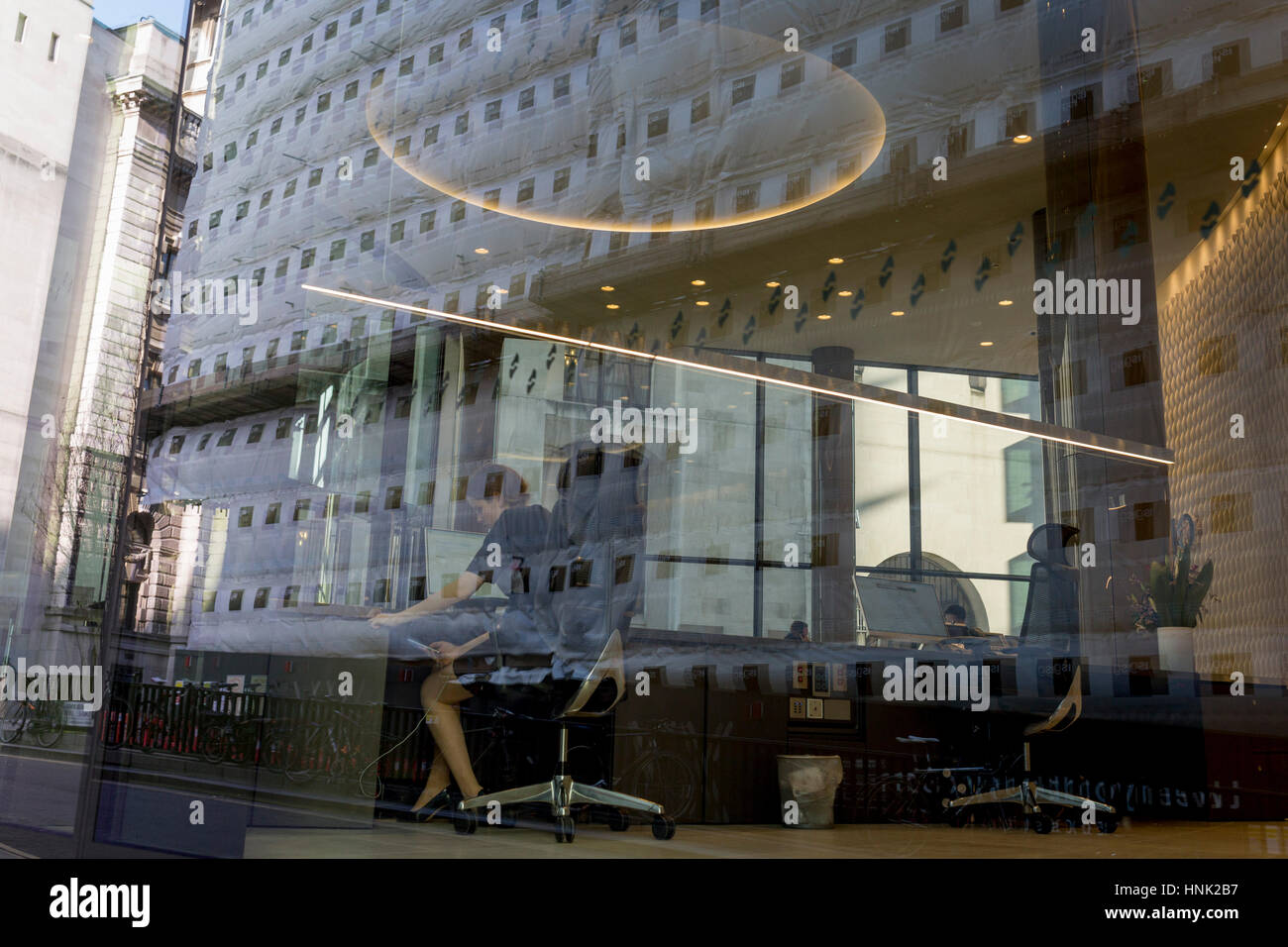 Woman behind office reception desk hi-res stock photography and images ...
