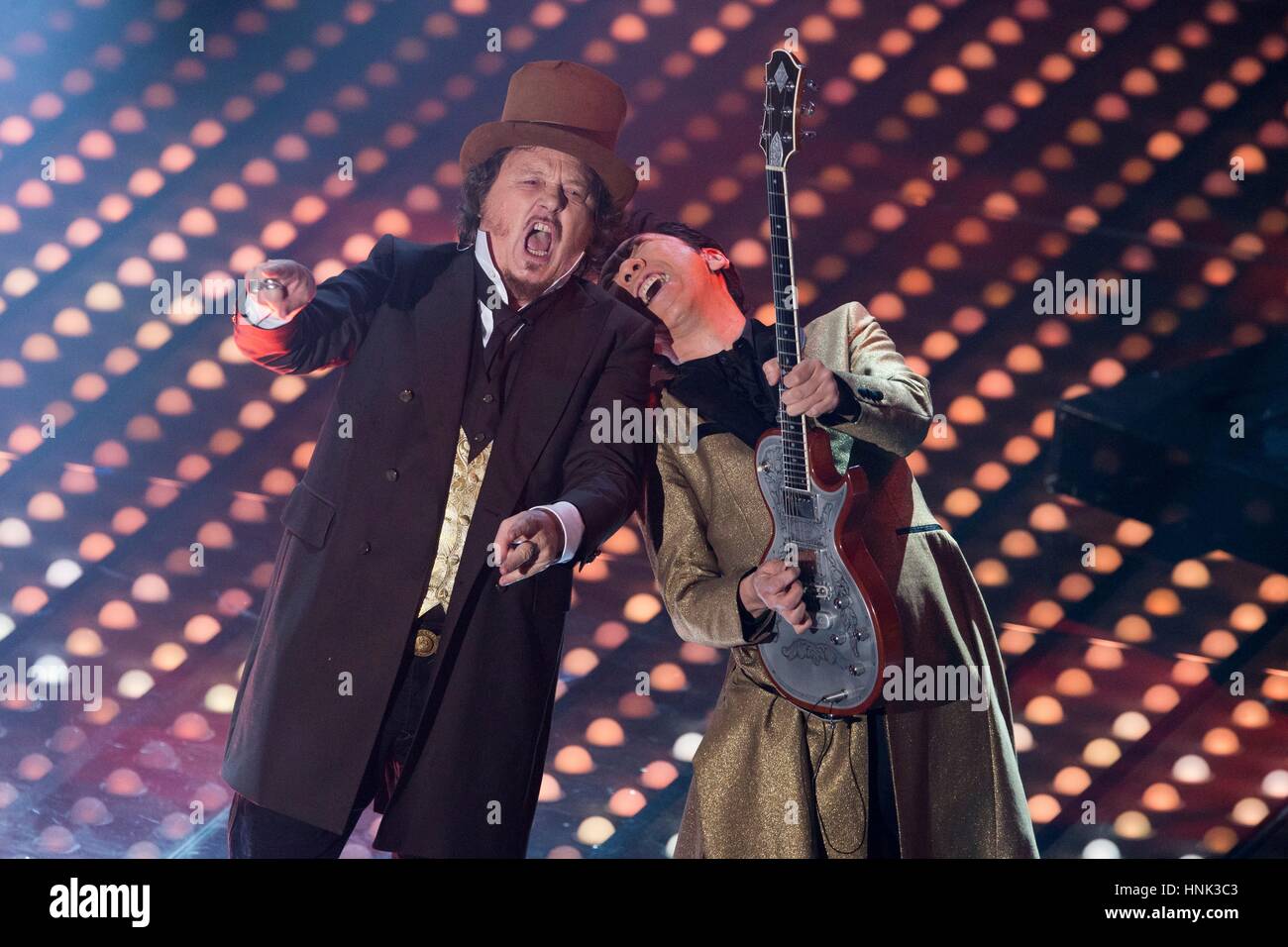 Vipra concerto live a Bergamo Stock Photo - Alamy
