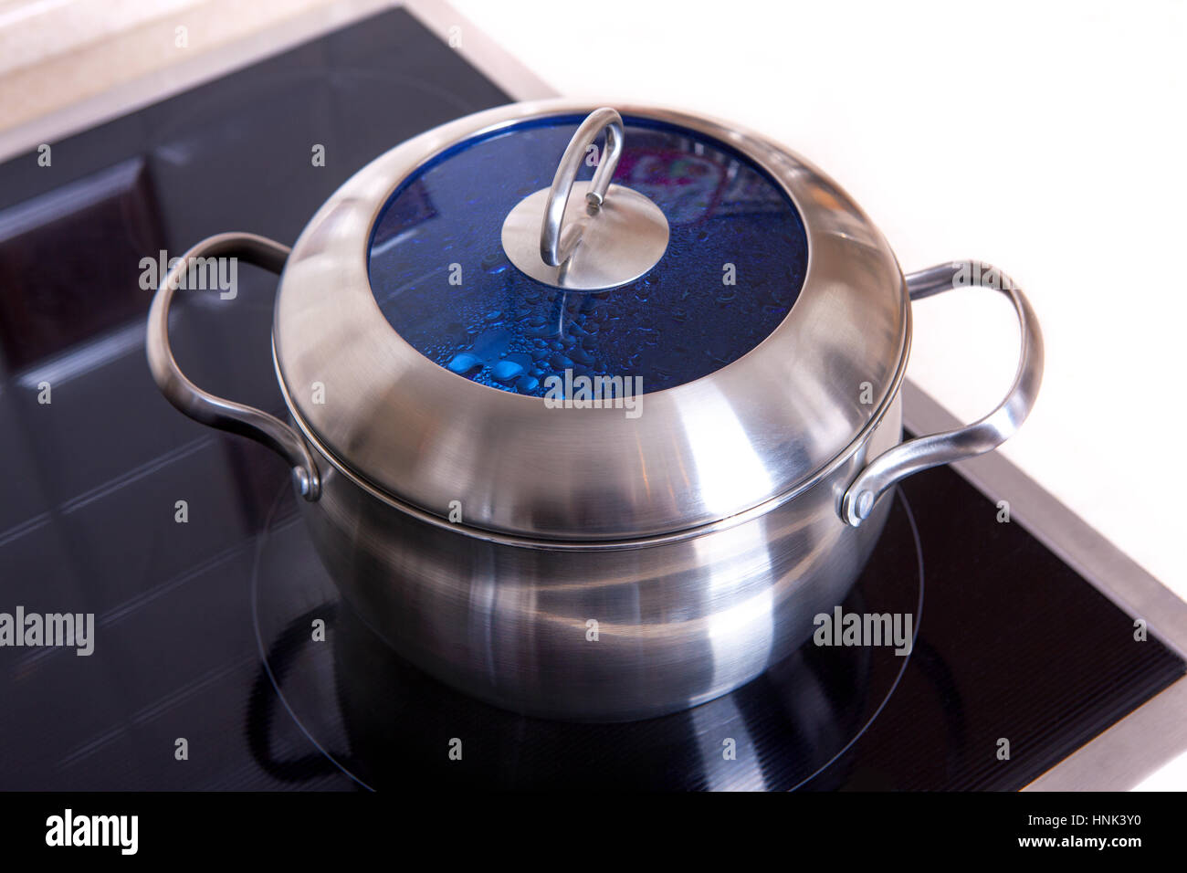 Induction cooker hi-res stock photography and images - Alamy