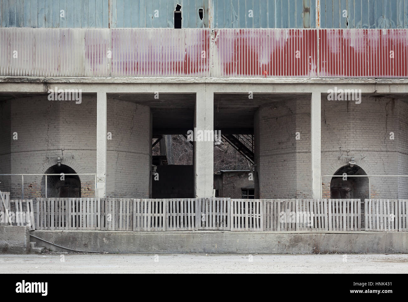 Old factory building exterior hi-res stock photography and images - Alamy